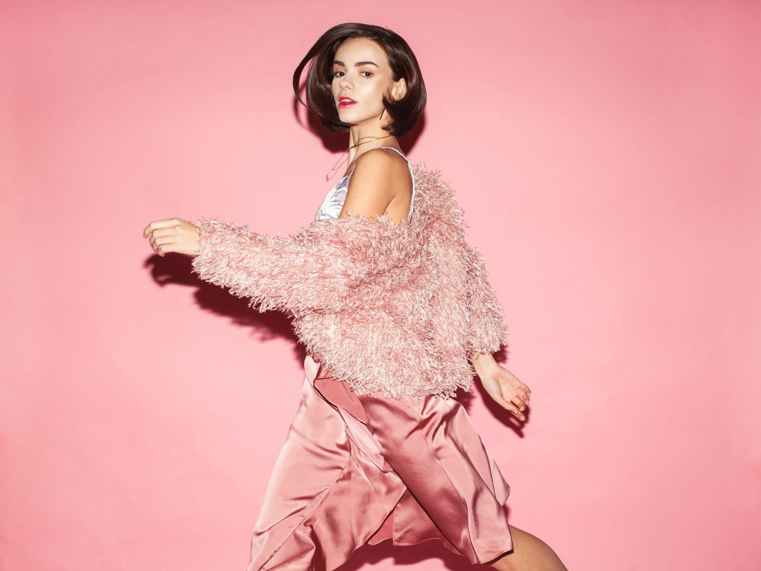 Your Complete Guide To Use A Curling Iron On Short Hair