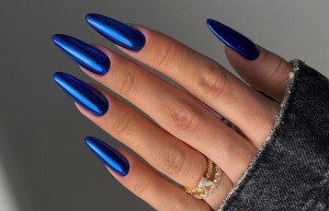 45 of the *Best* Chrome Nail Designs for a Polished Look