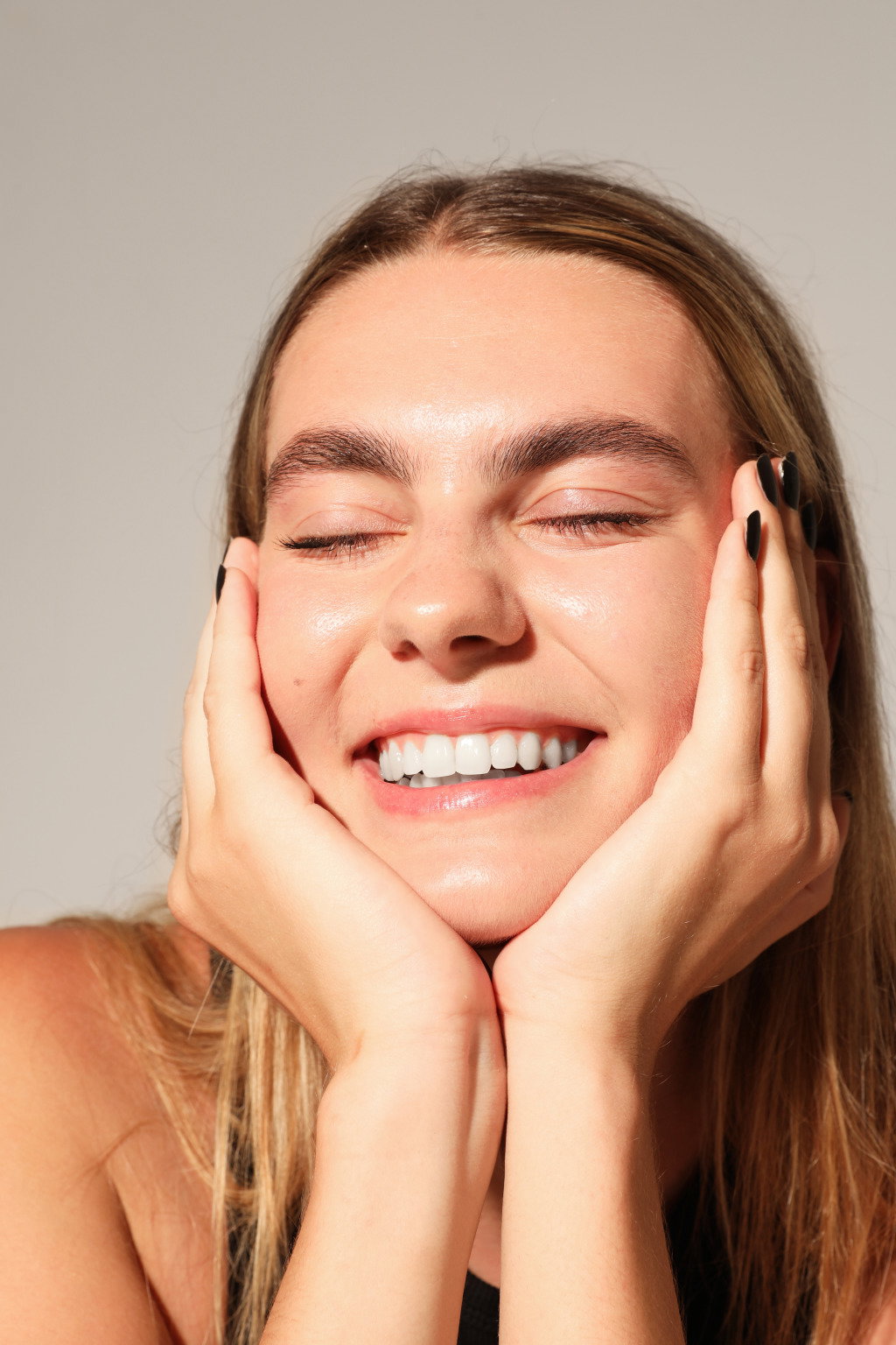 Experts Reveal 19 Tips to Tackle Frizzy Hair for Good