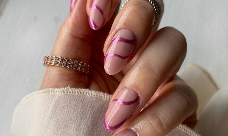 45 of the *Best* Chrome Nail Designs for a Polished Look