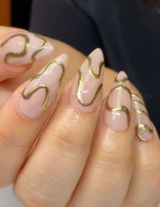 45 of the *Best* Chrome Nail Designs for a Polished Look