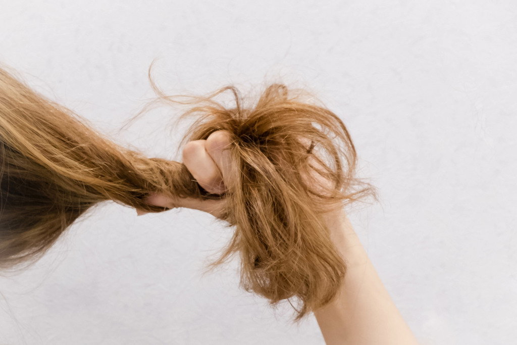How To Do A Bleach Shampoo From Home, According to the Pros