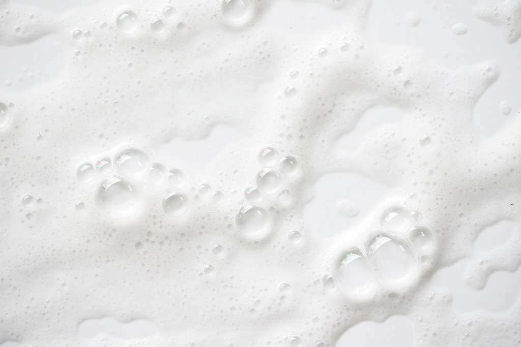 How To Do A Bleach Shampoo From Home, According to the Pros