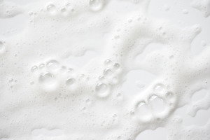 How To Do A Bleach Shampoo From Home, According to the Pros