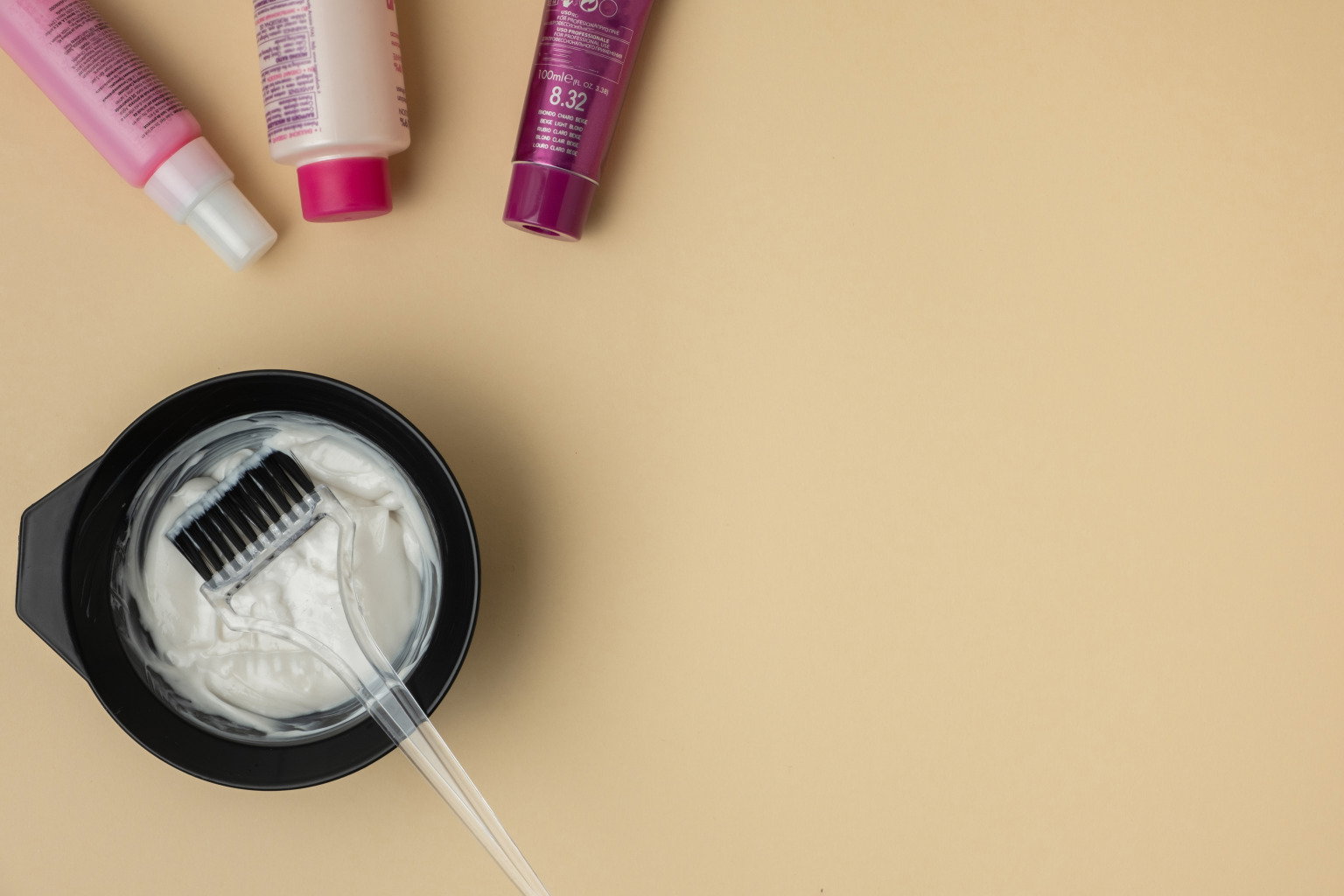 How To Do A Bleach Shampoo From Home, According to the Pros