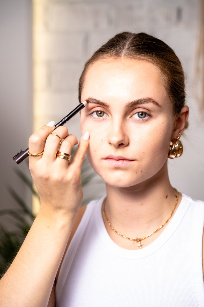 How To Do Quick and Easy Brows with Makeup